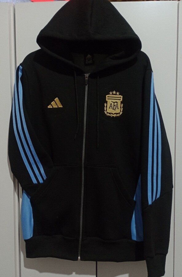 Campera Negra Con Capucha Selección Argentina 2024. | CompraVentaNet.com